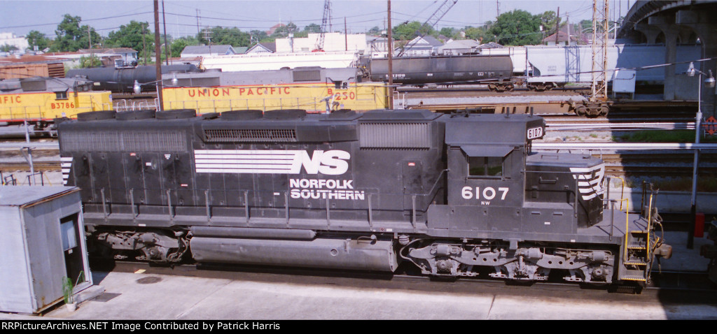 NS 6107 X-NW SD40-2 on the service track in the NS Oliver Yard below the Galvez Street in New ...